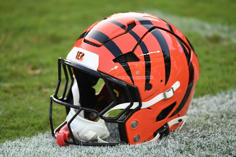 Bengals Designate C Matt Lee To Return From IR