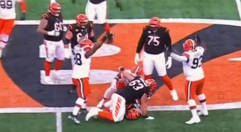 Cleveland Browns Player Caught Performing Sketchy Celebration With Refs ...