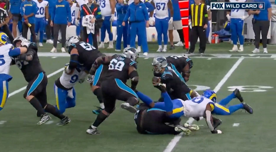 Carolina Panthers Superstar Carted Off After Suffering Gruesome Knee ...