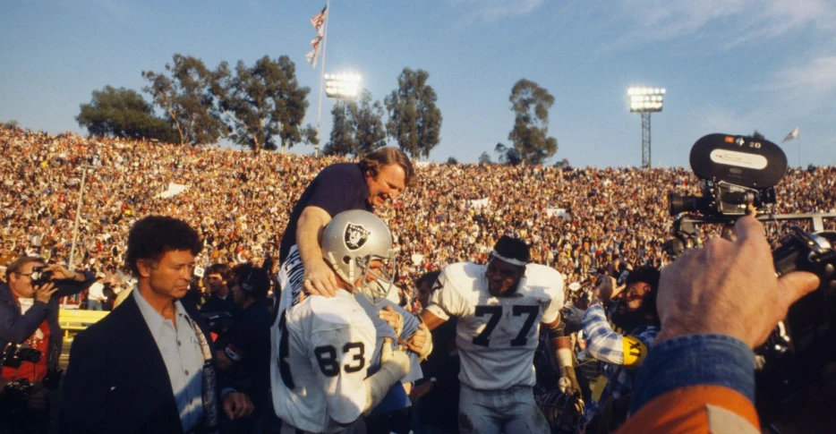Las Vegas Raiders fans remember their favorite Super Bowl teams